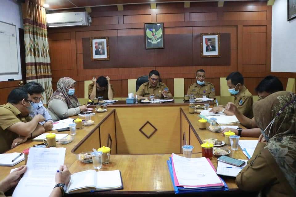 Wabub Hairan Pimpinan Rapat Evaluasi Perizinan PT RAAL dan PT PMJ ...