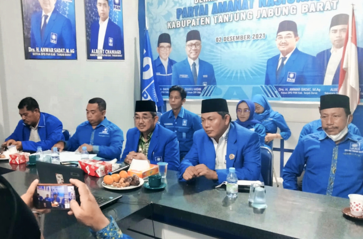 Hairan Resmi Hengkang dari PAN, Apa kata Anwar Sadat? - indojambi.id Hairan Resmi Hengkang dari PAN, Apa kata Anwar Sadat? - indojambi.id